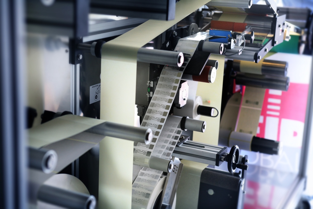 RFID Label Inserting Machine - Produzione Smart Label RFID