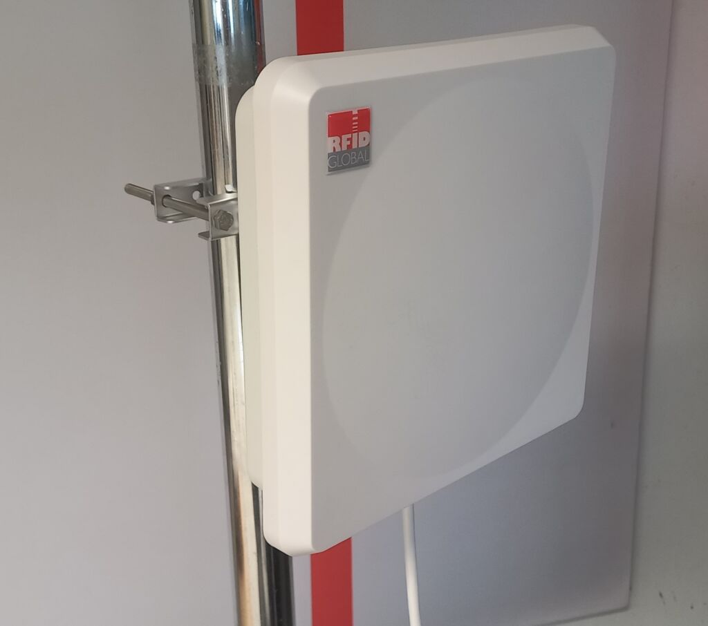 Antenna reader RFID UHF EPC industriale ARU90 e ARU60. PoE